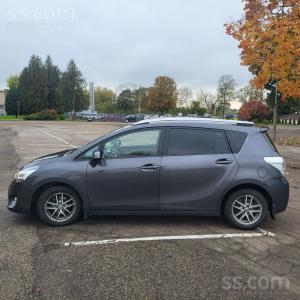 Pelēks Toyota Verso 2015 Jelgava, ar dzinēja tilpumu 1.60 L un nobraukumu 201 tūkst. km par 7000 €, foto 3 vietnē AUTOMOTO.COM.LV