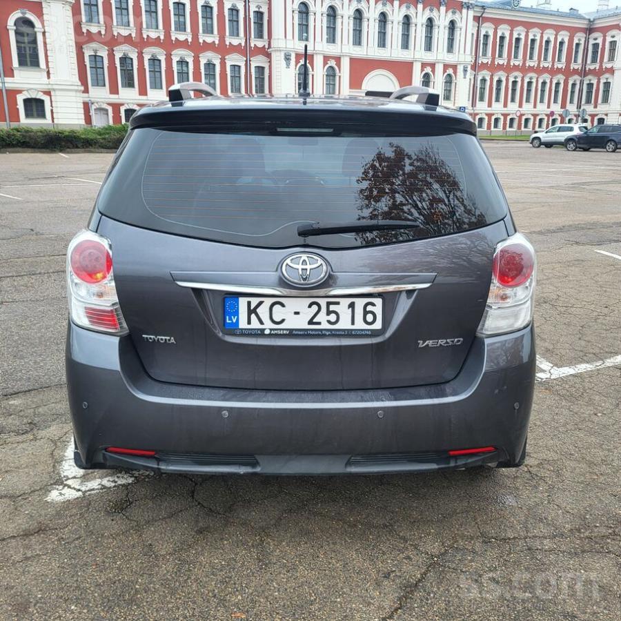 Pelēks Toyota Verso 2015 Jelgava, ar dzinēja tilpumu 1.60 L un nobraukumu 201 tūkst. km par 7000 €, foto 4 vietnē AUTOMOTO.COM.LV