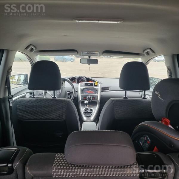 Pelēks Toyota Verso 2015 Jelgava, ar dzinēja tilpumu 1.60 L un nobraukumu 201 tūkst. km par 7000 €, foto 5 vietnē AUTOMOTO.COM.LV