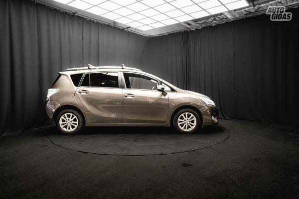 Grey Toyota Verso 2016 in Kaunas, with an engine capacity of 0.00 L and mileage of 67 thousand km for 21433 €, photo 5 on AUTOMOTO.COM.LV