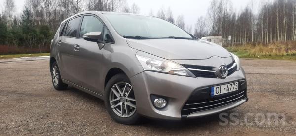 Grey Toyota Verso 2016 in Jelgava, with an engine capacity of 1.60 L and mileage of 154 thousand km for 7950 €, photo 1 on AUTOMOTO.COM.LV