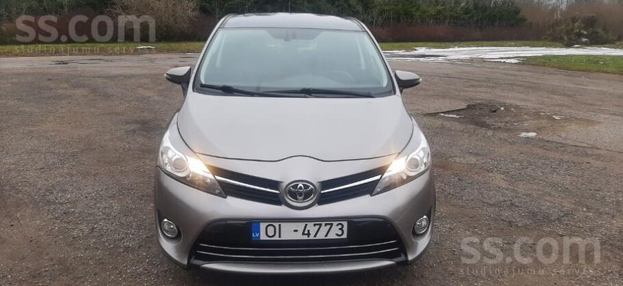 Grey Toyota Verso 2016 in Jelgava, with an engine capacity of 1.60 L and mileage of 154 thousand km for 7950 €, photo 3 on AUTOMOTO.COM.LV