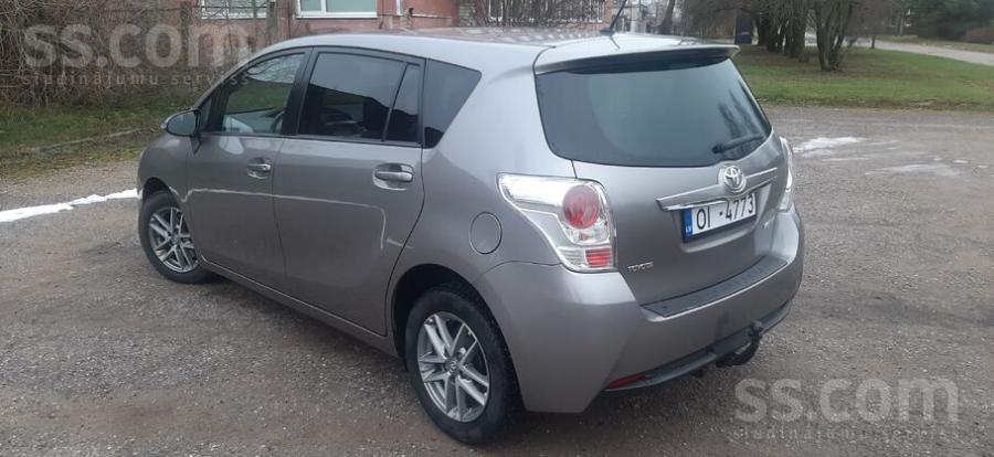 Grey Toyota Verso 2016 in Jelgava, with an engine capacity of 1.60 L and mileage of 154 thousand km for 7950 €, photo 6 on AUTOMOTO.COM.LV