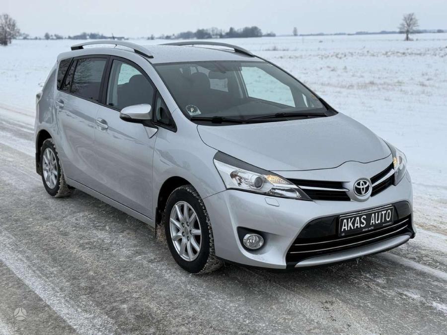 Grey Toyota Verso 2016 in Vilkaviskis, with an engine capacity of 1.80 L and mileage of 225 thousand km for 8800 €, photo 2 on AUTOMOTO.COM.LV