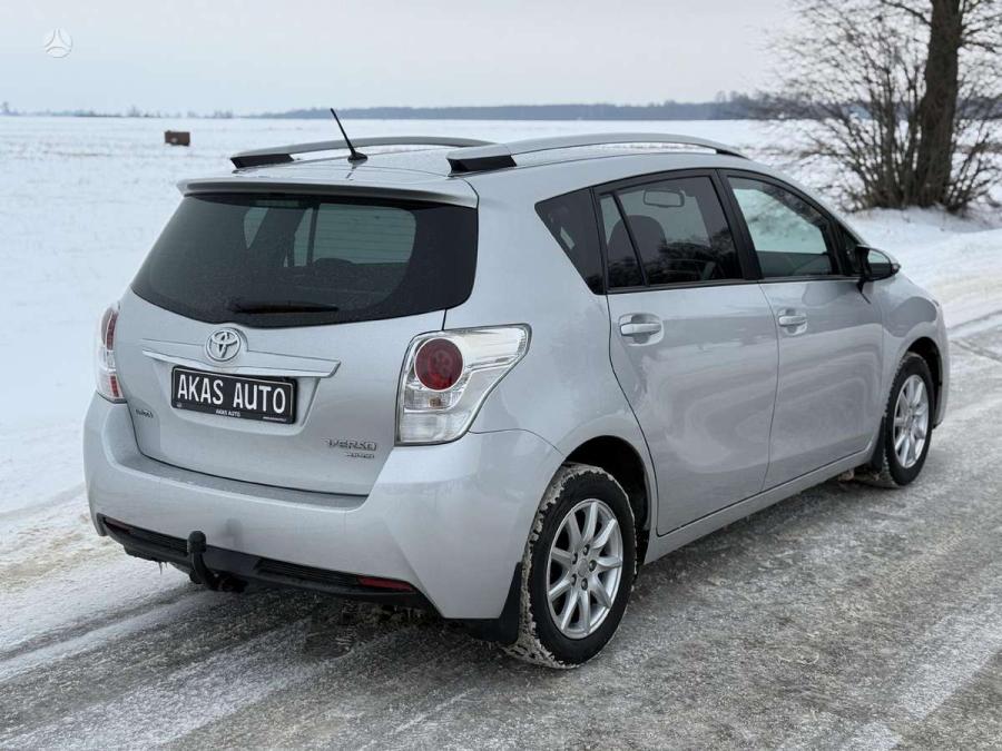 Grey Toyota Verso 2016 in Vilkaviskis, with an engine capacity of 1.80 L and mileage of 225 thousand km for 8800 €, photo 3 on AUTOMOTO.COM.LV