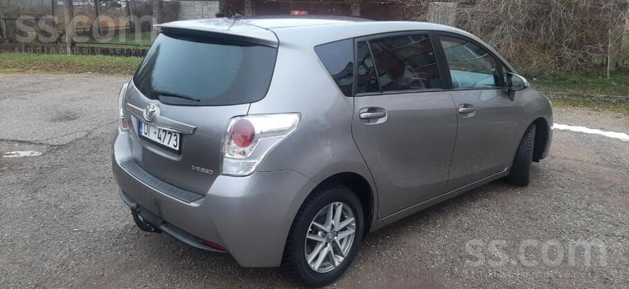Grey Toyota Verso 2016 in Jelgava, with an engine capacity of 1.60 L and mileage of 154 thousand km for 7850 €, photo 7 on AUTOMOTO.COM.LV