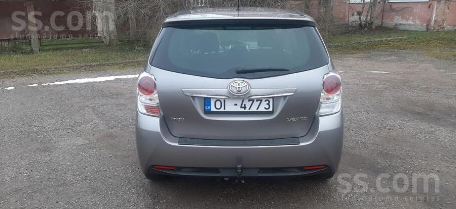 Grey Toyota Verso 2016 in Jelgava, with an engine capacity of 1.60 L and mileage of 154 thousand km for 7850 €, photo 8 on AUTOMOTO.COM.LV