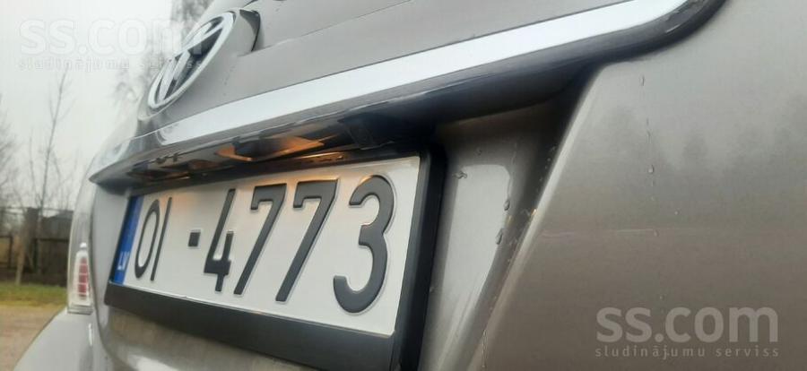 Grey Toyota Verso 2016 in Jelgava, with an engine capacity of 1.60 L and mileage of 154 thousand km for 7850 €, photo 12 on AUTOMOTO.COM.LV