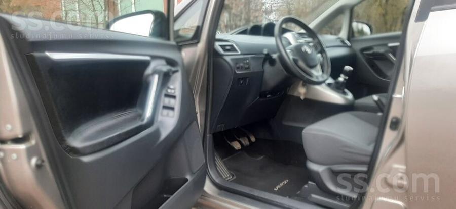 Grey Toyota Verso 2016 in Jelgava, with an engine capacity of 1.60 L and mileage of 154 thousand km for 7850 €, photo 13 on AUTOMOTO.COM.LV