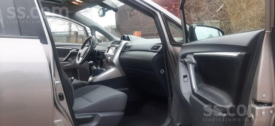 Grey Toyota Verso 2016 in Jelgava, with an engine capacity of 1.60 L and mileage of 154 thousand km for 7850 €, photo 14 on AUTOMOTO.COM.LV