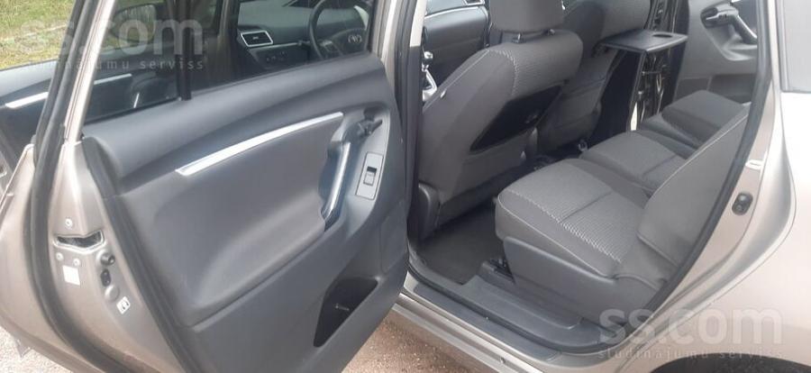 Grey Toyota Verso 2016 in Jelgava, with an engine capacity of 1.60 L and mileage of 154 thousand km for 7850 €, photo 15 on AUTOMOTO.COM.LV