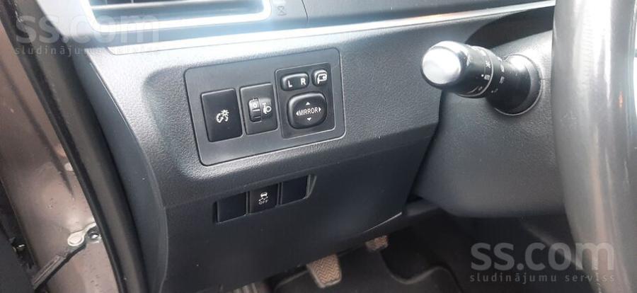 Grey Toyota Verso 2016 in Jelgava, with an engine capacity of 1.60 L and mileage of 154 thousand km for 7850 €, photo 27 on AUTOMOTO.COM.LV