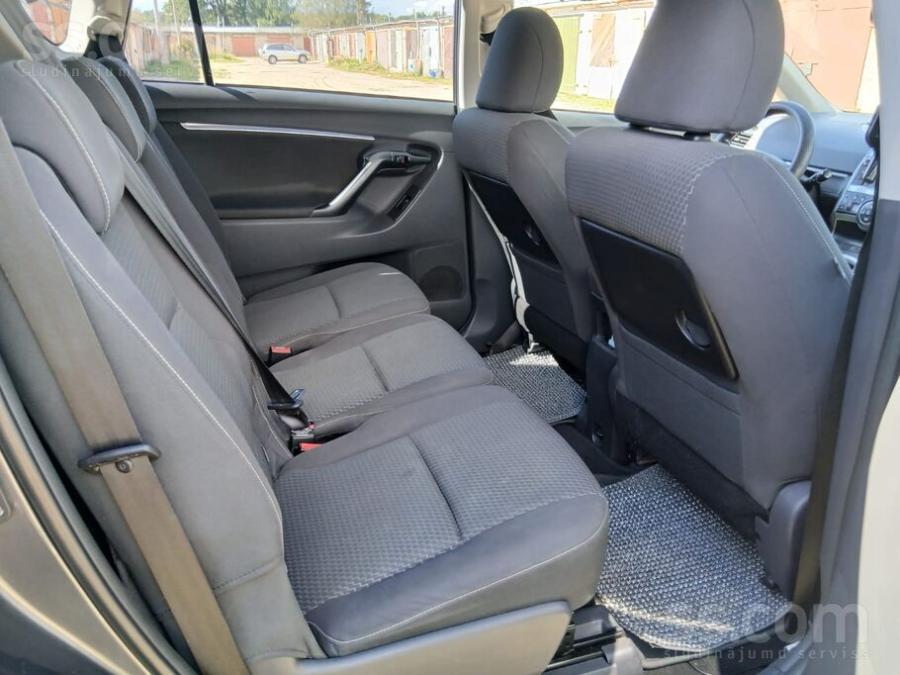 Grey Toyota Verso 2016 in Jekabpils, with an engine capacity of 1.60 L and mileage of 207 thousand km for 8700 €, photo 4 on AUTOMOTO.COM.LV