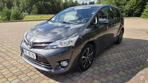 Grey Toyota Verso 2016 in Plunge, with an engine capacity of 1.80 L and mileage of 89 thousand km for 10800 €, photo  on AUTOMOTO.COM.LV