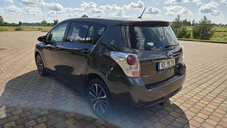 Grey Toyota Verso 2016 in Plunge, with an engine capacity of 1.80 L and mileage of 89 thousand km for 10800 €, photo 5 on AUTOMOTO.COM.LV