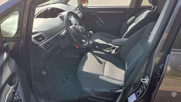Grey Toyota Verso 2016 in Plunge, with an engine capacity of 1.80 L and mileage of 89 thousand km for 10800 €, photo 7 on AUTOMOTO.COM.LV