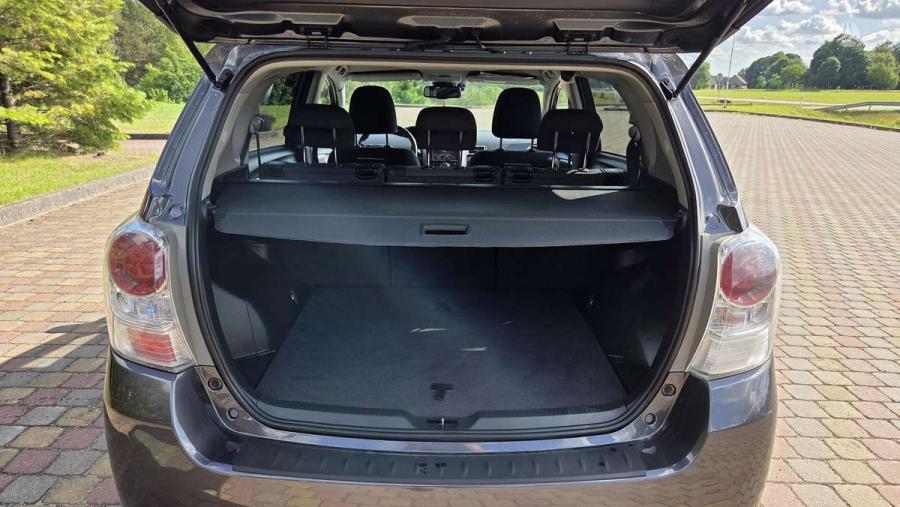 Grey Toyota Verso 2016 in Plunge, with an engine capacity of 1.80 L and mileage of 89 thousand km for 10800 €, photo 11 on AUTOMOTO.COM.LV