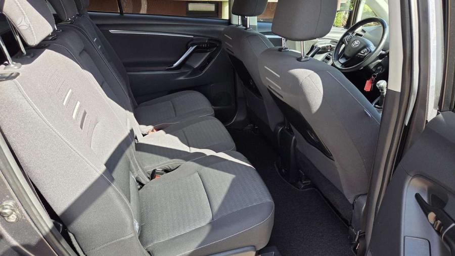 Grey Toyota Verso 2016 in Plunge, with an engine capacity of 1.80 L and mileage of 89 thousand km for 10800 €, photo 12 on AUTOMOTO.COM.LV