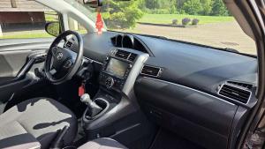 Grey Toyota Verso 2016 in Plunge, with an engine capacity of 1.80 L and mileage of 89 thousand km for 10800 €, photo 14 on AUTOMOTO.COM.LV