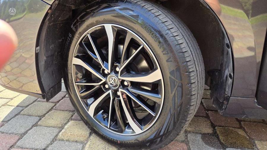 Grey Toyota Verso 2016 in Plunge, with an engine capacity of 1.80 L and mileage of 89 thousand km for 10800 €, photo 18 on AUTOMOTO.COM.LV