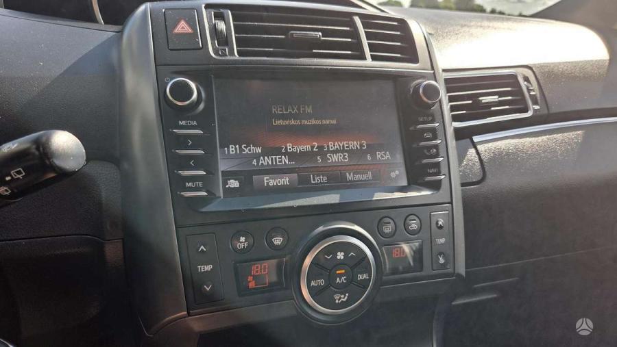 Grey Toyota Verso 2016 in Plunge, with an engine capacity of 1.80 L and mileage of 89 thousand km for 10800 €, photo 25 on AUTOMOTO.COM.LV