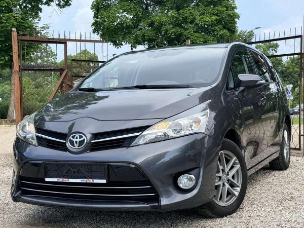 Grey Toyota Verso 2016 in Ukmerge, with an engine capacity of 1.60 L and mileage of 230 thousand km for 6350 €, photo 1 on AUTOMOTO.COM.LV