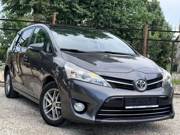 Grey Toyota Verso 2016 in Ukmerge, with an engine capacity of 1.60 L and mileage of 230 thousand km for 6350 €, photo 2 on AUTOMOTO.COM.LV