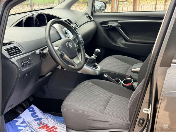 Grey Toyota Verso 2016 in Ukmerge, with an engine capacity of 1.60 L and mileage of 230 thousand km for 6350 €, photo 7 on AUTOMOTO.COM.LV