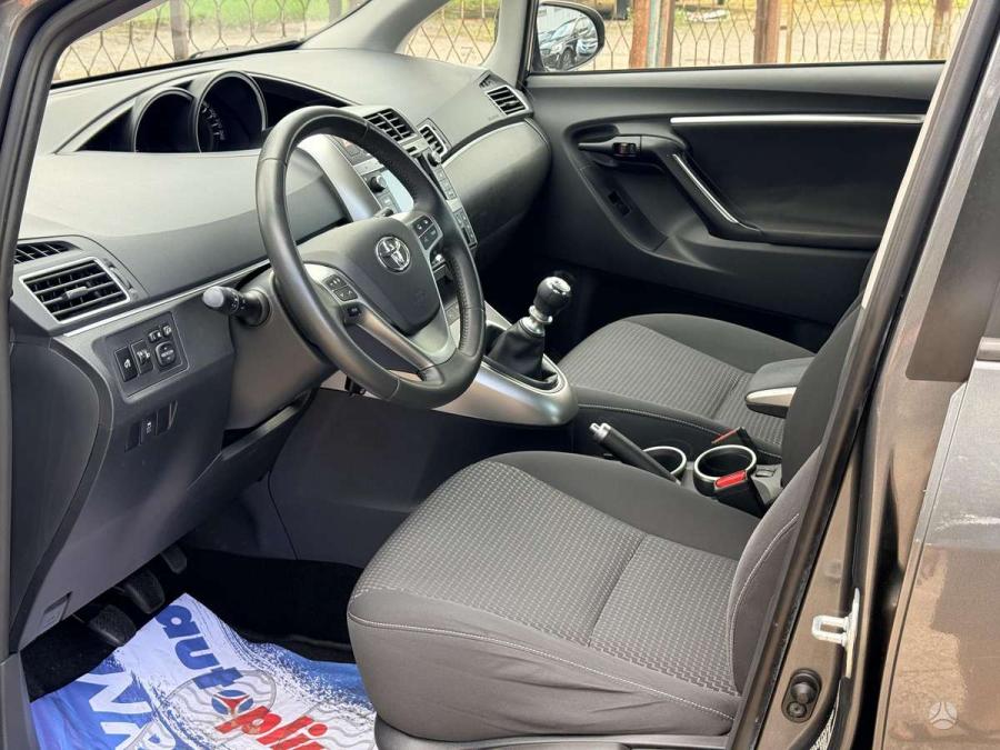Pelēks Toyota Verso 2016 Ukmergė, ar dzinēja tilpumu 1.60 L un nobraukumu 230 tūkst. km par 6350 €, foto 8 vietnē AUTOMOTO.COM.LV