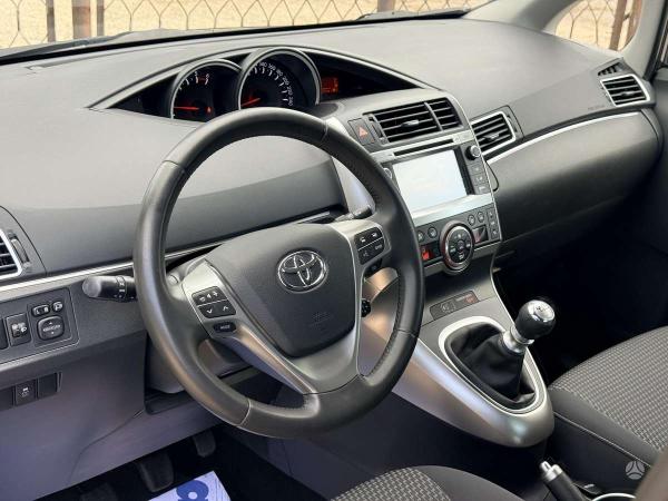 Grey Toyota Verso 2016 in Ukmerge, with an engine capacity of 1.60 L and mileage of 230 thousand km for 6350 €, photo 8 on AUTOMOTO.COM.LV
