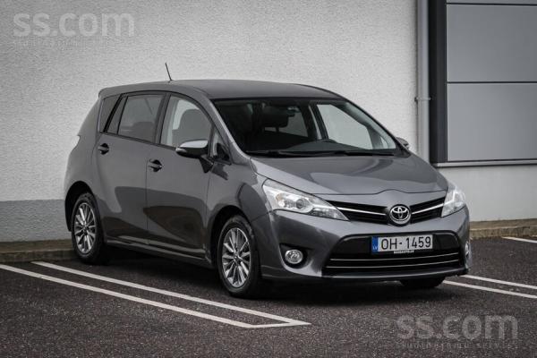 Grey Toyota Verso 2016 in Riga, with an engine capacity of 1.60 L and mileage of 212 thousand km for 8950 €, photo 3 on AUTOMOTO.COM.LV