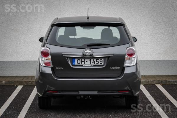 Grey Toyota Verso 2016 in Riga, with an engine capacity of 1.60 L and mileage of 212 thousand km for 8950 €, photo 5 on AUTOMOTO.COM.LV