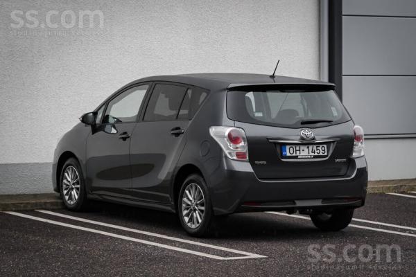 Grey Toyota Verso 2016 in Riga, with an engine capacity of 1.60 L and mileage of 212 thousand km for 8950 €, photo 6 on AUTOMOTO.COM.LV
