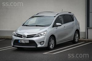 Pelēks Toyota Verso 2016 Rīga, ar dzinēja tilpumu 1.60 L un nobraukumu 186 tūkst. km par 6150 €, foto  vietnē AUTOMOTO.COM.LV