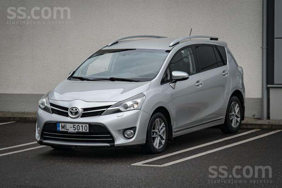 Grey Toyota Verso 2016 in Riga, with an engine capacity of 1.60 L and mileage of 186 thousand km for 6150 €, photo 1 on AUTOMOTO.COM.LV