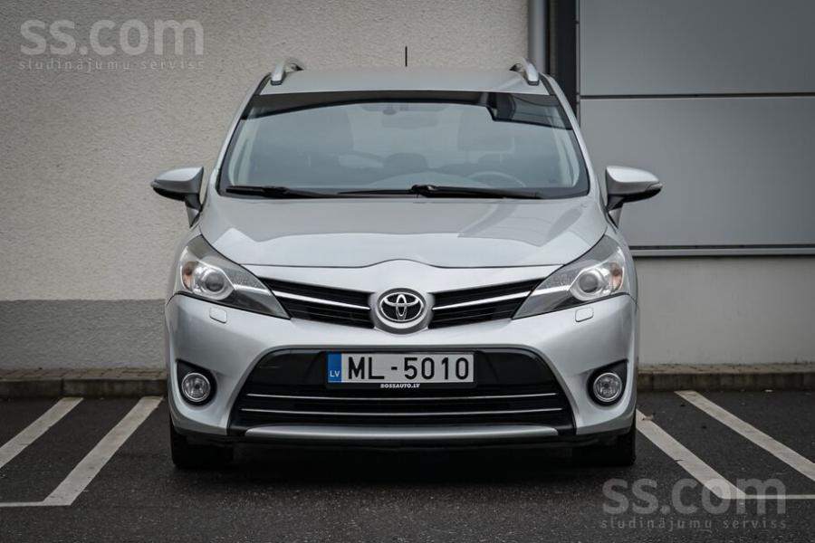 Grey Toyota Verso 2016 in Riga, with an engine capacity of 1.60 L and mileage of 186 thousand km for 6150 €, photo 3 on AUTOMOTO.COM.LV