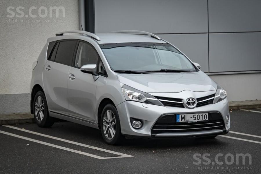 Grey Toyota Verso 2016 in Riga, with an engine capacity of 1.60 L and mileage of 186 thousand km for 6150 €, photo 4 on AUTOMOTO.COM.LV