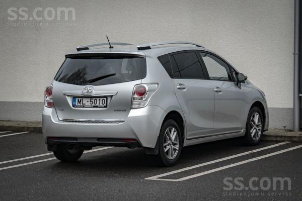 Pelēks Toyota Verso 2016 Rīga, ar dzinēja tilpumu 1.60 L un nobraukumu 186 tūkst. km par 6150 €, foto 5 vietnē AUTOMOTO.COM.LV
