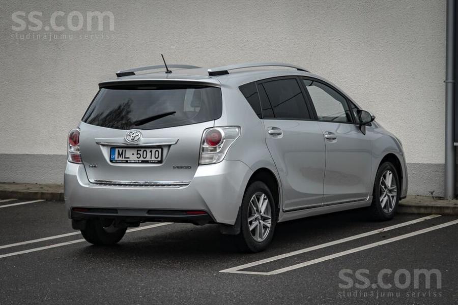 Grey Toyota Verso 2016 in Riga, with an engine capacity of 1.60 L and mileage of 186 thousand km for 6150 €, photo 5 on AUTOMOTO.COM.LV