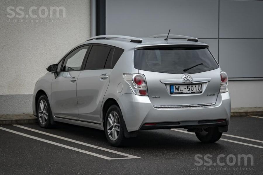 Grey Toyota Verso 2016 in Riga, with an engine capacity of 1.60 L and mileage of 186 thousand km for 6150 €, photo 7 on AUTOMOTO.COM.LV