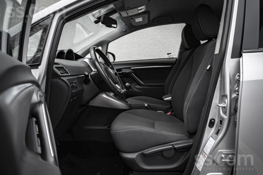 Grey Toyota Verso 2016 in Riga, with an engine capacity of 1.60 L and mileage of 186 thousand km for 6150 €, photo 11 on AUTOMOTO.COM.LV