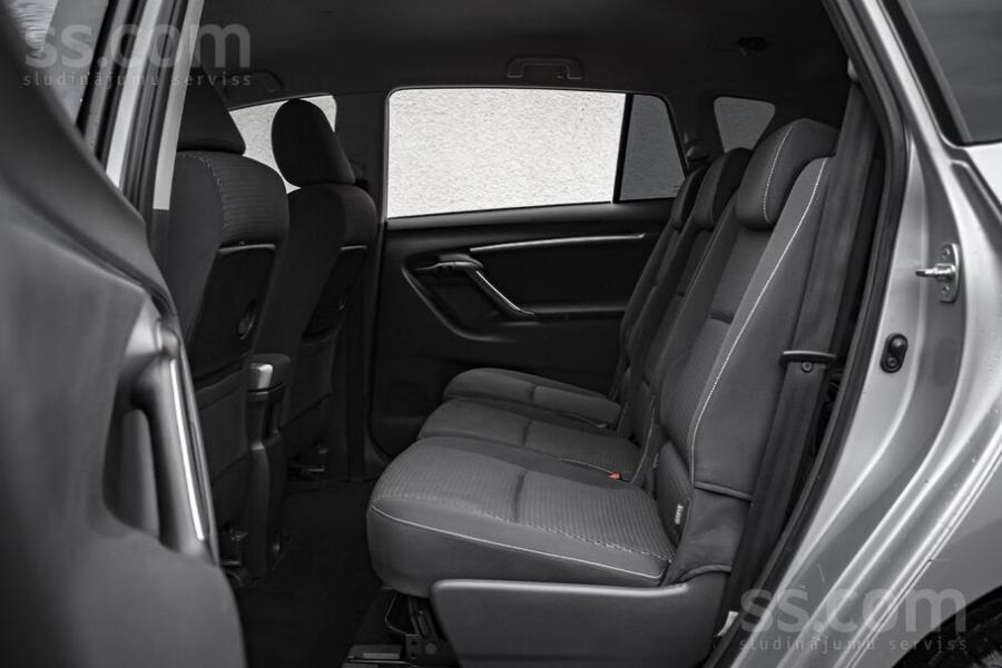 Grey Toyota Verso 2016 in Riga, with an engine capacity of 1.60 L and mileage of 186 thousand km for 6150 €, photo 13 on AUTOMOTO.COM.LV