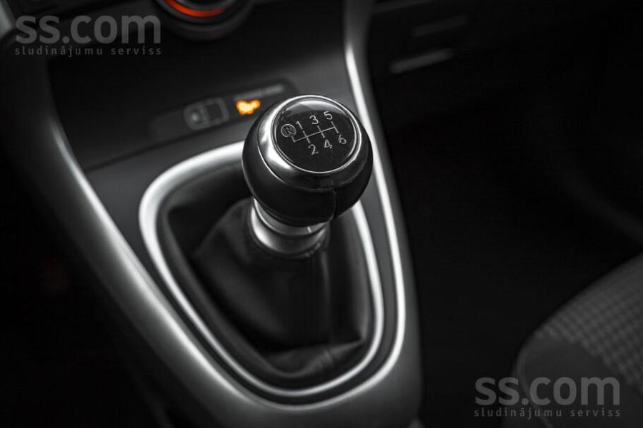 Grey Toyota Verso 2016 in Riga, with an engine capacity of 1.60 L and mileage of 186 thousand km for 6150 €, photo 24 on AUTOMOTO.COM.LV