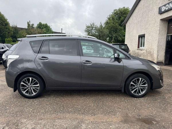 Pelēks Toyota Verso 2016 Jurbarkas, ar dzinēja tilpumu 1.80 L un nobraukumu 133 tūkst. km par 11450 €, foto 5 vietnē AUTOMOTO.COM.LV