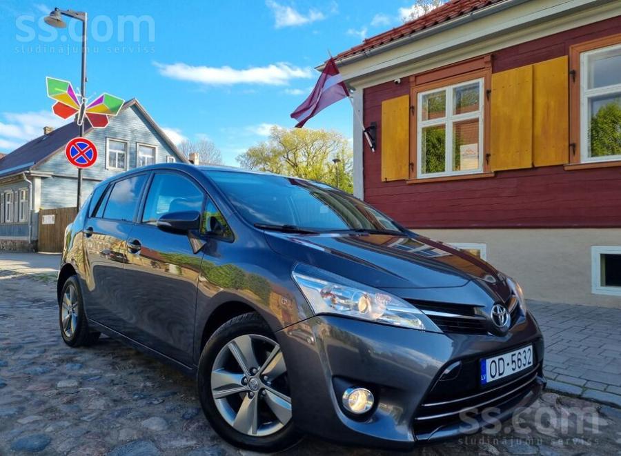 Grey Toyota Verso 2017 in Jelgava, with an engine capacity of 1.60 L and mileage of 169 thousand km for 3300 €, photo 2 on AUTOMOTO.COM.LV