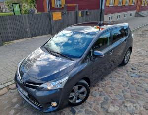 Grey Toyota Verso 2017 in Jelgava, with an engine capacity of 1.60 L and mileage of 169 thousand km for 3300 €, photo 3 on AUTOMOTO.COM.LV