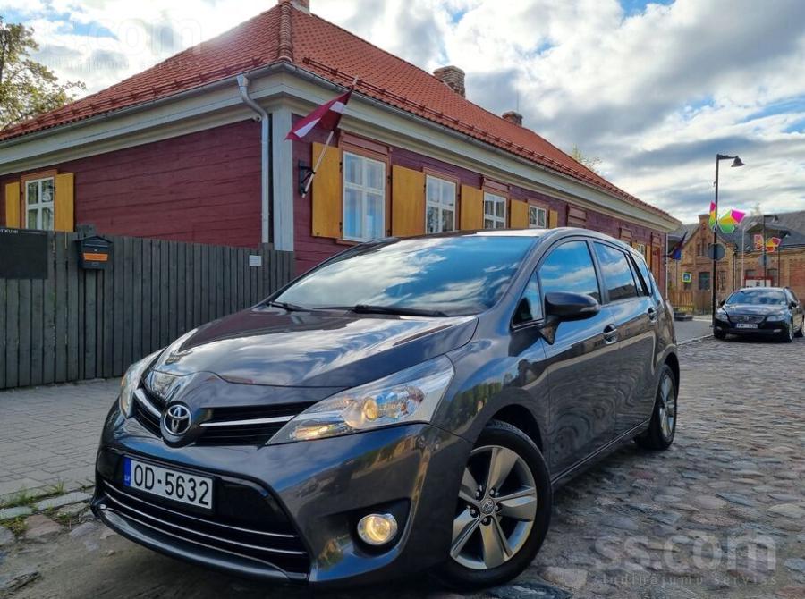 Grey Toyota Verso 2017 in Jelgava, with an engine capacity of 1.60 L and mileage of 169 thousand km for 3300 €, photo 9 on AUTOMOTO.COM.LV