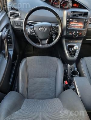 Grey Toyota Verso 2017 in Jelgava, with an engine capacity of 1.60 L and mileage of 169 thousand km for 3300 €, photo 26 on AUTOMOTO.COM.LV