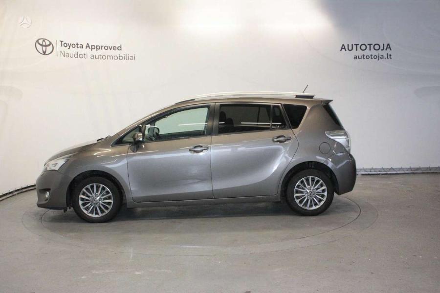Grey Toyota Verso 2017 in Kaunas, with an engine capacity of 1.80 L and mileage of 184 thousand km for 11500 €, photo 3 on AUTOMOTO.COM.LV