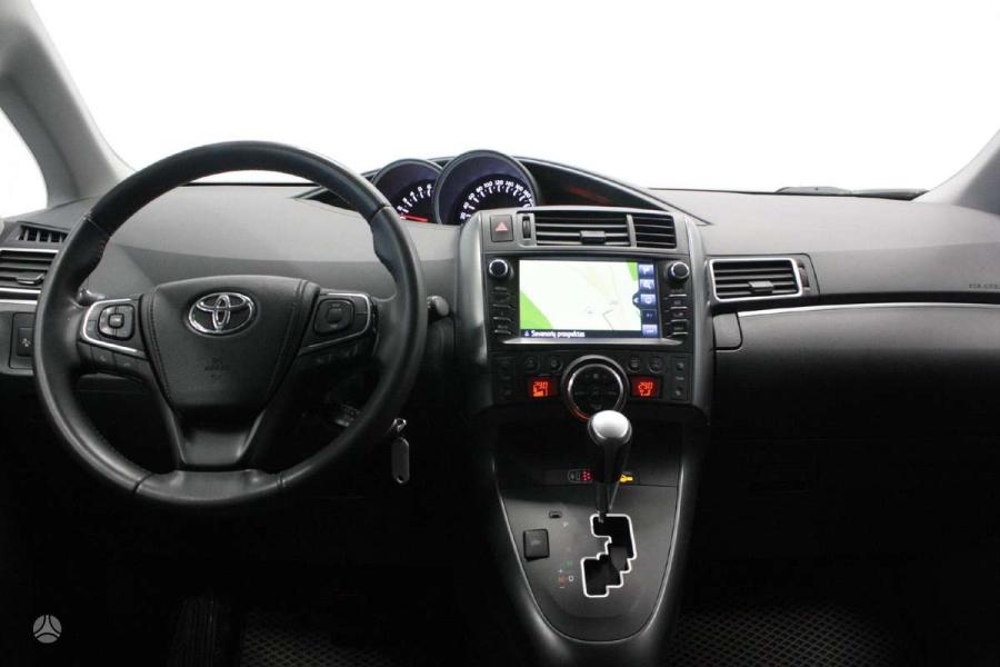 Grey Toyota Verso 2017 in Kaunas, with an engine capacity of 1.80 L and mileage of 184 thousand km for 11500 €, photo 8 on AUTOMOTO.COM.LV
